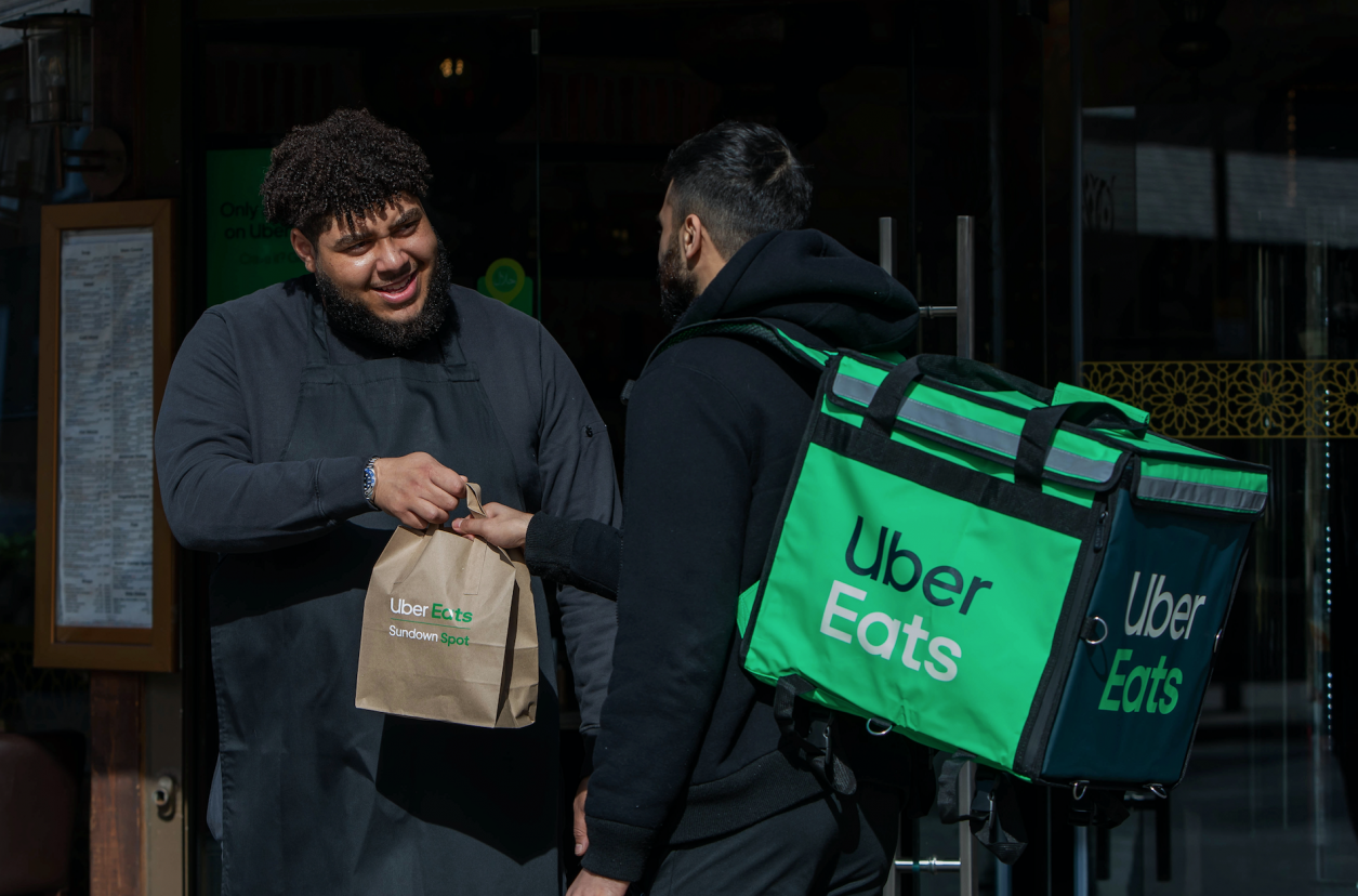 Uber Eats provides complimentary iftar meals to food delivery drivers ...