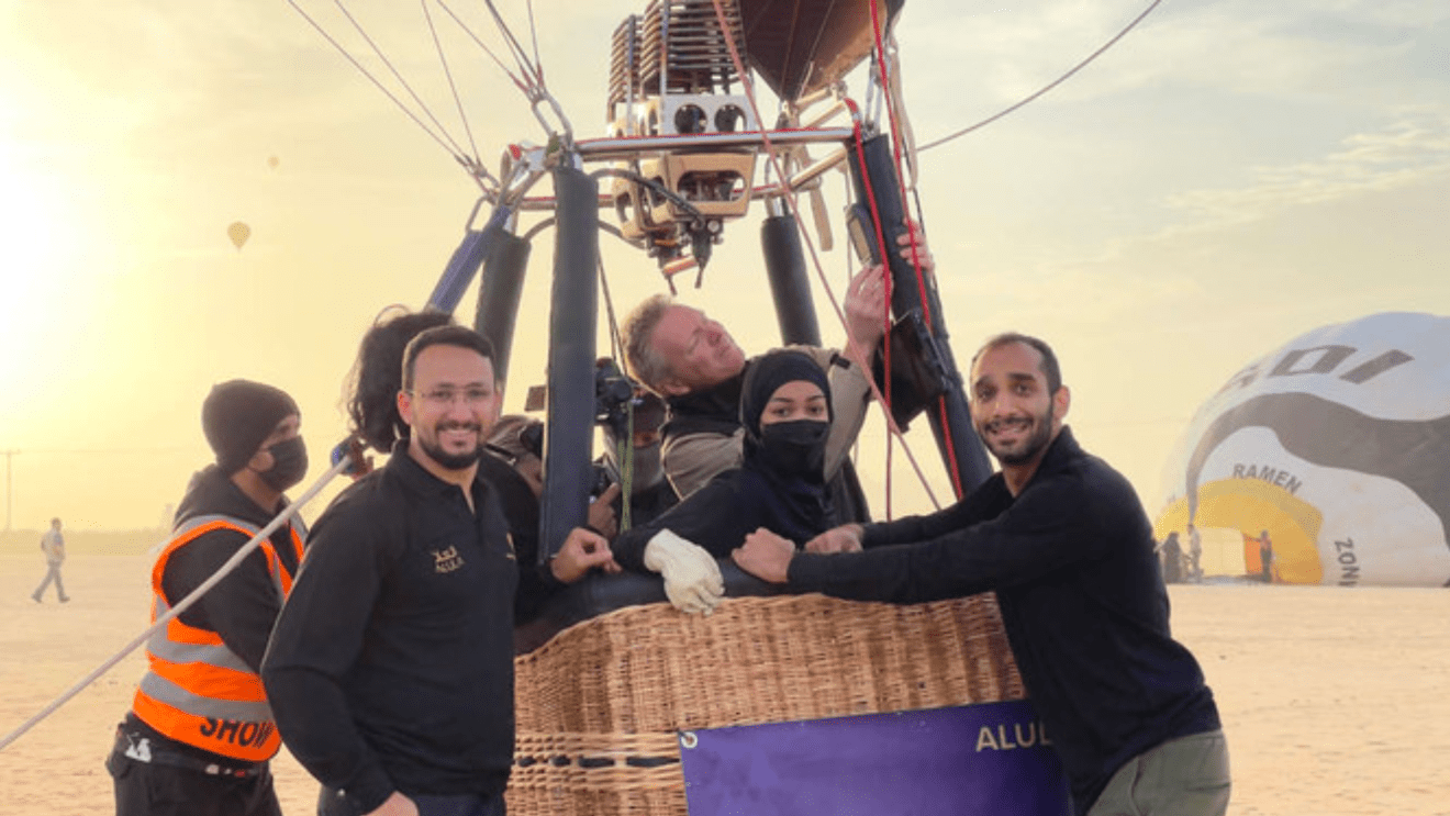22-Year Old Afrah is the First Saudi Woman To Pilot a Hot-Air Balloon ...